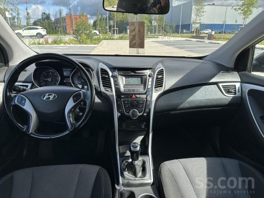 Black Hyundai i30 2013 in Riga, with an engine capacity of 1.40 L and mileage of 188 thousand km for 3390 €, photo 9 on AUTOMOTO.COM.LV