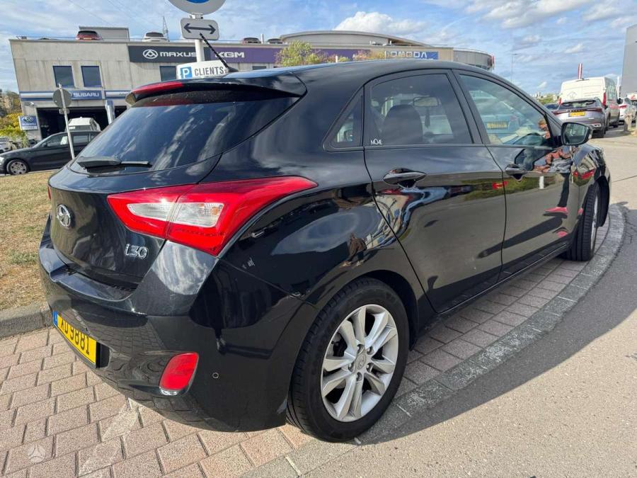 Melns Hyundai i30 2014 Marijampole, ar dzinēja tilpumu 1.58 L un nobraukumu 200 tūkst. km par 3250 €, foto 5 vietnē AUTOMOTO.COM.LV
