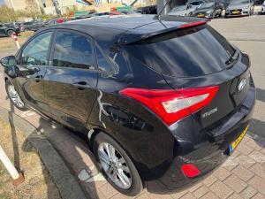 Melns Hyundai i30 2014 Marijampole, ar dzinēja tilpumu 1.58 L un nobraukumu 200 tūkst. km par 3250 €, foto 9 vietnē AUTOMOTO.COM.LV