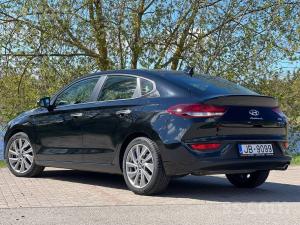 Black Hyundai i30 2018 in Riga, with an engine capacity of 1.40 L and mileage of 54 thousand km for 15900 €, photo  on AUTOMOTO.COM.LV