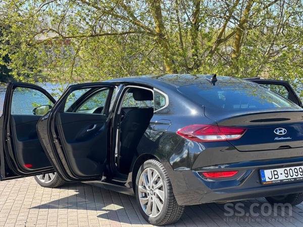 Black Hyundai i30 2018 in Riga, with an engine capacity of 1.40 L and mileage of 54 thousand km for 15900 €, photo 6 on AUTOMOTO.COM.LV