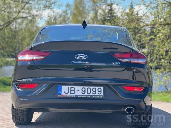 Black Hyundai i30 2018 in Riga, with an engine capacity of 1.40 L and mileage of 54 thousand km for 15900 €, photo 8 on AUTOMOTO.COM.LV