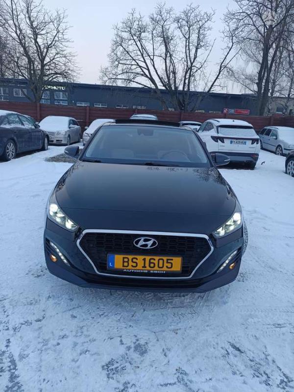 Black Hyundai i30 2018 in Marijampole, with an engine capacity of 1.35 L and mileage of 169 thousand km for 5999 €, photo 1 on AUTOMOTO.COM.LV