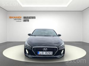 Black Hyundai i30 2018 in Riga, with an engine capacity of 1.00 L and mileage of 93 thousand km for 7990 €, photo 3 on AUTOMOTO.COM.LV