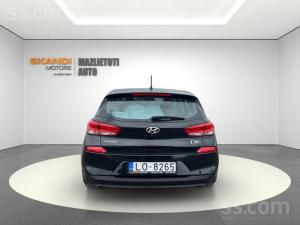 Black Hyundai i30 2018 in Riga, with an engine capacity of 1.00 L and mileage of 93 thousand km for 7990 €, photo 6 on AUTOMOTO.COM.LV