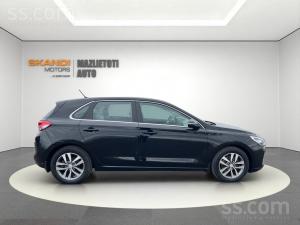 Black Hyundai i30 2018 in Riga, with an engine capacity of 1.00 L and mileage of 93 thousand km for 7990 €, photo 8 on AUTOMOTO.COM.LV