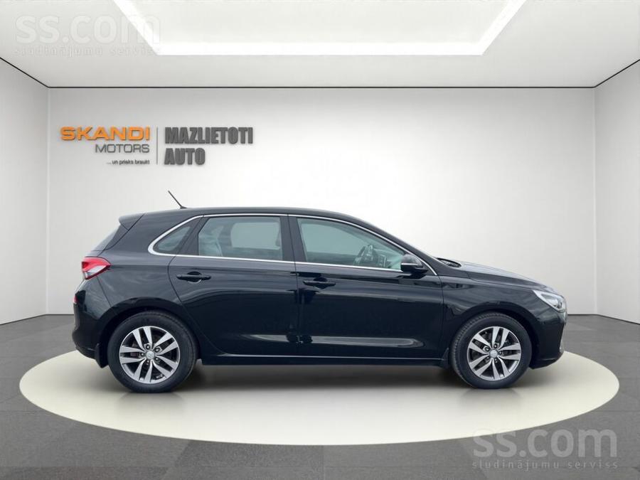 Black Hyundai i30 2018 in Riga, with an engine capacity of 1.00 L and mileage of 93 thousand km for 7990 €, photo 8 on AUTOMOTO.COM.LV