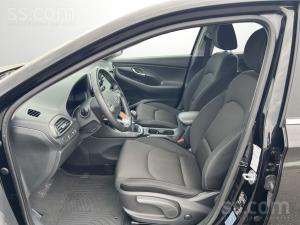 Black Hyundai i30 2018 in Riga, with an engine capacity of 1.00 L and mileage of 93 thousand km for 7990 €, photo 10 on AUTOMOTO.COM.LV