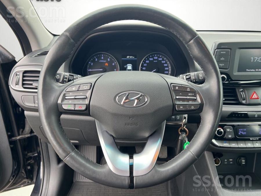 Black Hyundai i30 2018 in Riga, with an engine capacity of 1.00 L and mileage of 93 thousand km for 7990 €, photo 11 on AUTOMOTO.COM.LV