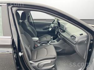 Black Hyundai i30 2018 in Riga, with an engine capacity of 1.00 L and mileage of 93 thousand km for 7990 €, photo 15 on AUTOMOTO.COM.LV