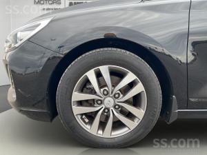 Black Hyundai i30 2018 in Riga, with an engine capacity of 1.00 L and mileage of 93 thousand km for 7990 €, photo 17 on AUTOMOTO.COM.LV