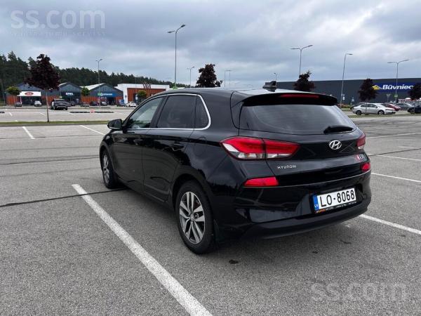 Black Hyundai i30 2018 in Riga, with an engine capacity of 1.60 L and mileage of 129 thousand km for 9900 €, photo 3 on AUTOMOTO.COM.LV