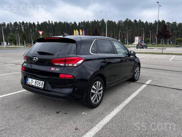 Black Hyundai i30 2018 in Riga, with an engine capacity of 1.60 L and mileage of 129 thousand km for 9900 €, photo 4 on AUTOMOTO.COM.LV