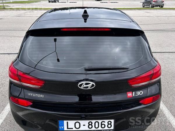 Black Hyundai i30 2018 in Riga, with an engine capacity of 1.60 L and mileage of 129 thousand km for 9900 €, photo 8 on AUTOMOTO.COM.LV