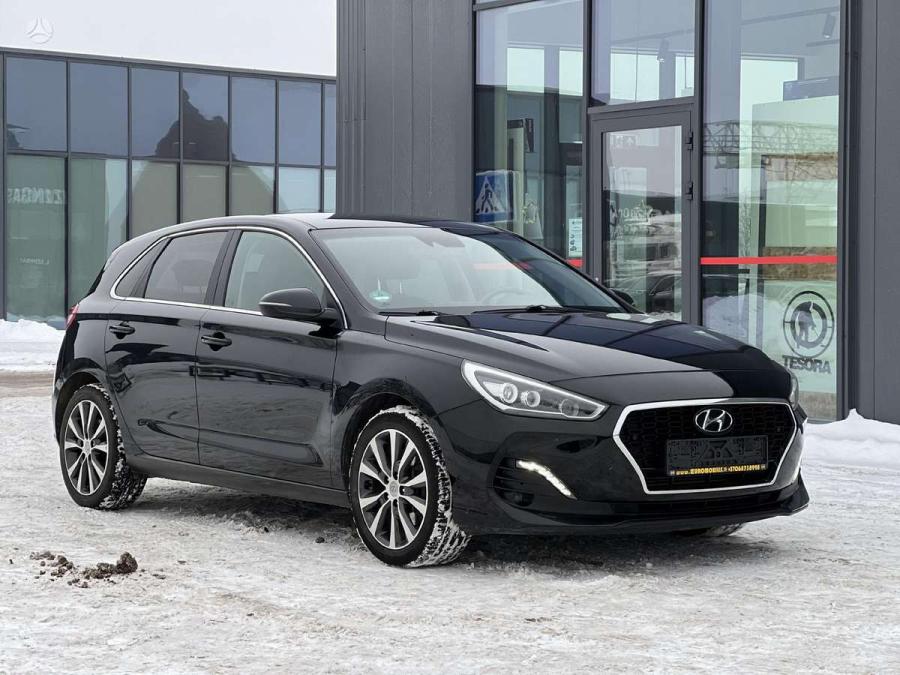 Black Hyundai i30 2019 in Siauliai, with an engine capacity of 1.58 L and mileage of 202 thousand km for 9900 €, photo 3 on AUTOMOTO.COM.LV