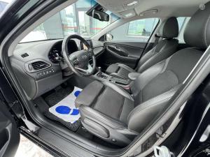 Black Hyundai i30 2019 in Siauliai, with an engine capacity of 1.58 L and mileage of 202 thousand km for 9900 €, photo 17 on AUTOMOTO.COM.LV