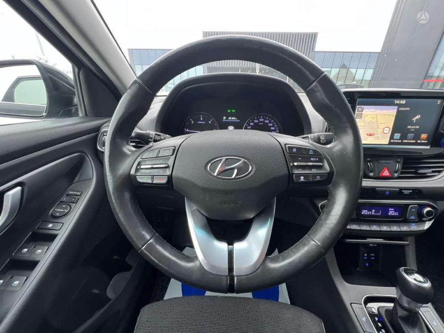 Black Hyundai i30 2019 in Siauliai, with an engine capacity of 1.58 L and mileage of 202 thousand km for 9900 €, photo 19 on AUTOMOTO.COM.LV