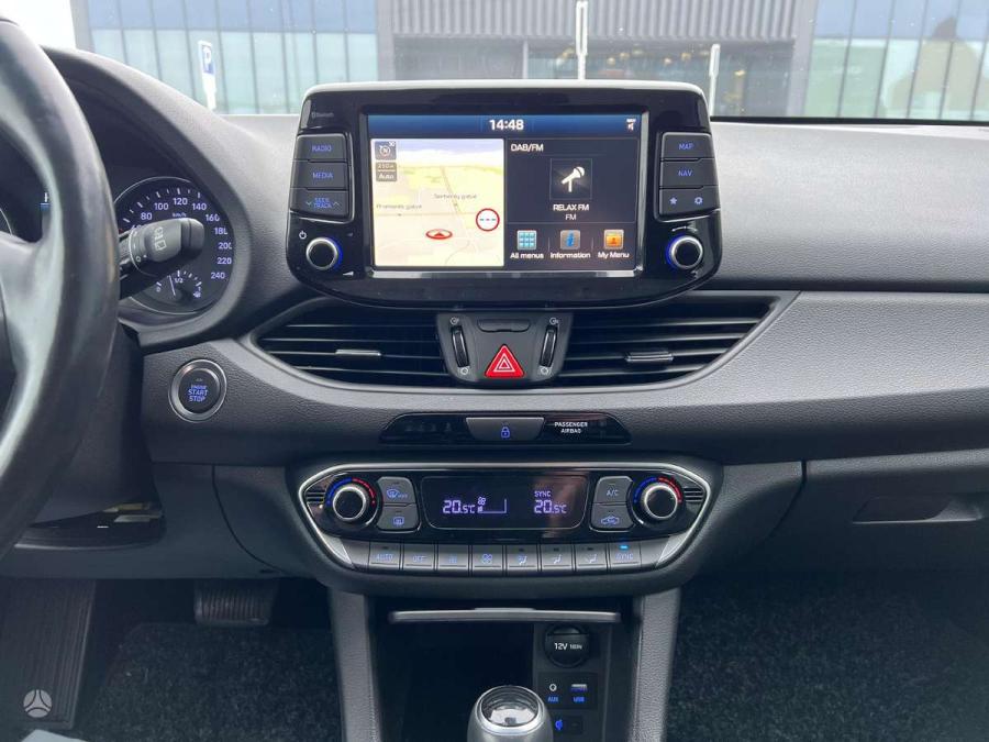 Black Hyundai i30 2019 in Siauliai, with an engine capacity of 1.58 L and mileage of 202 thousand km for 9900 €, photo 21 on AUTOMOTO.COM.LV