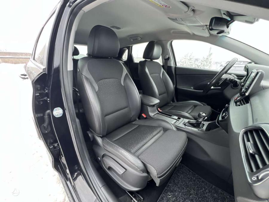 Black Hyundai i30 2019 in Siauliai, with an engine capacity of 1.58 L and mileage of 202 thousand km for 9900 €, photo 33 on AUTOMOTO.COM.LV