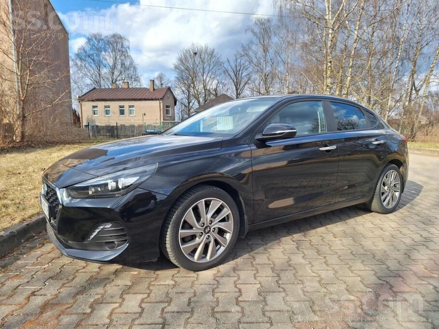 Черный Хендай i30 2019 в Рига, объемом двигателя 1.00 л и пробегом 72 тыс. км за 11999 €, фото 1 на AUTOMOTO.COM.LV