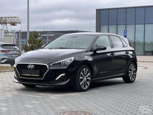 Black Hyundai i30 2019 in Siauliai, with an engine capacity of 1.60 L and mileage of 202 thousand km for 9800 €, photo 3 on AUTOMOTO.COM.LV