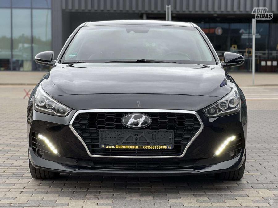 Black Hyundai i30 2019 in Siauliai, with an engine capacity of 1.60 L and mileage of 202 thousand km for 9800 €, photo 4 on AUTOMOTO.COM.LV