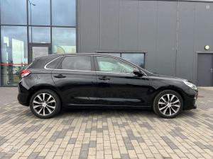 Black Hyundai i30 2019 in Siauliai, with an engine capacity of 1.60 L and mileage of 202 thousand km for 9800 €, photo 5 on AUTOMOTO.COM.LV
