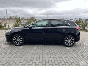 Black Hyundai i30 2019 in Siauliai, with an engine capacity of 1.60 L and mileage of 202 thousand km for 9800 €, photo 6 on AUTOMOTO.COM.LV