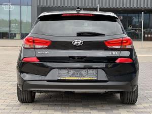 Black Hyundai i30 2019 in Siauliai, with an engine capacity of 1.60 L and mileage of 202 thousand km for 9800 €, photo 7 on AUTOMOTO.COM.LV