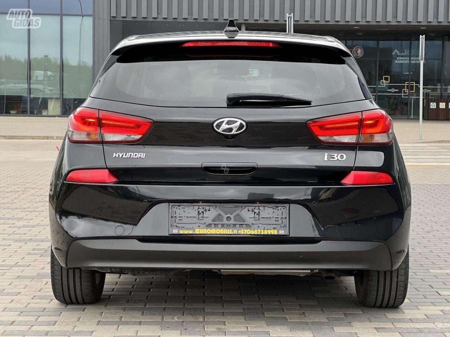 Black Hyundai i30 2019 in Siauliai, with an engine capacity of 1.60 L and mileage of 202 thousand km for 9800 €, photo 7 on AUTOMOTO.COM.LV