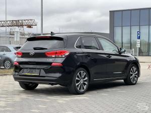 Black Hyundai i30 2019 in Siauliai, with an engine capacity of 1.60 L and mileage of 202 thousand km for 9800 €, photo 8 on AUTOMOTO.COM.LV
