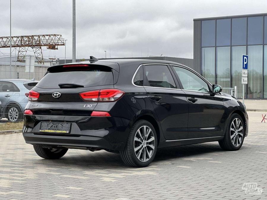 Black Hyundai i30 2019 in Siauliai, with an engine capacity of 1.60 L and mileage of 202 thousand km for 9800 €, photo 8 on AUTOMOTO.COM.LV