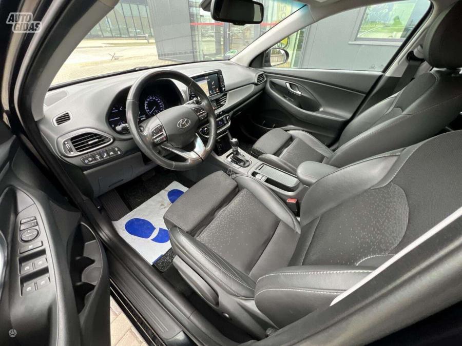 Black Hyundai i30 2019 in Siauliai, with an engine capacity of 1.60 L and mileage of 202 thousand km for 9800 €, photo 16 on AUTOMOTO.COM.LV