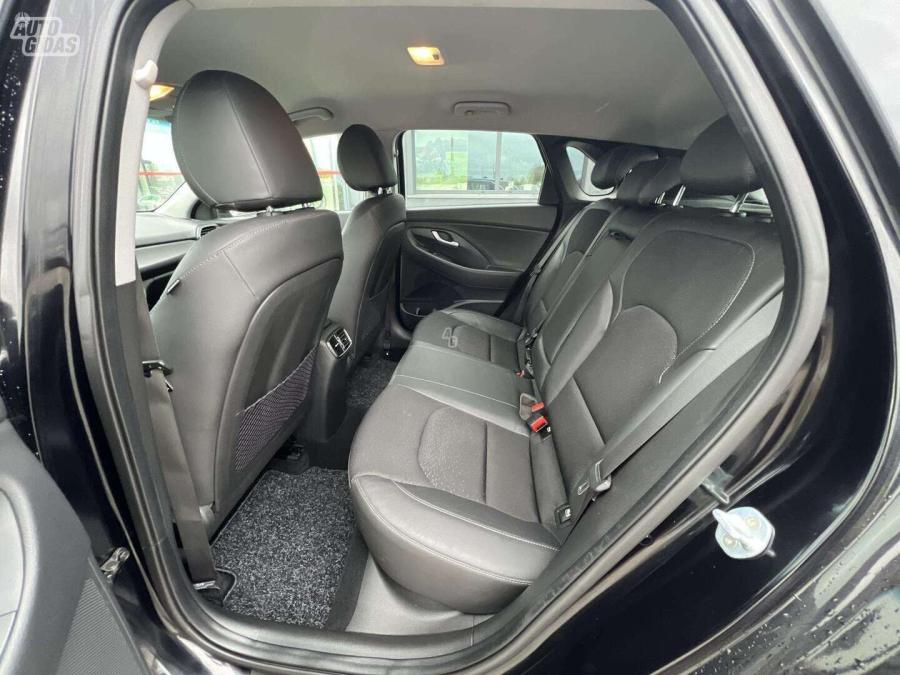 Black Hyundai i30 2019 in Siauliai, with an engine capacity of 1.60 L and mileage of 202 thousand km for 9800 €, photo 27 on AUTOMOTO.COM.LV