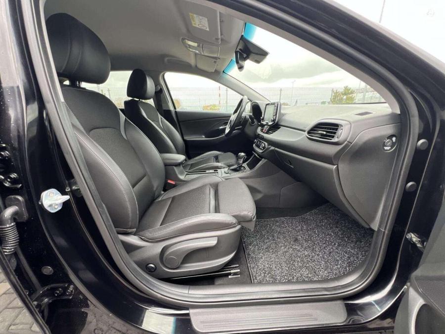 Black Hyundai i30 2019 in Siauliai, with an engine capacity of 1.60 L and mileage of 202 thousand km for 9800 €, photo 29 on AUTOMOTO.COM.LV