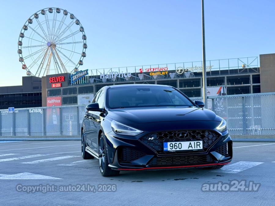 Black Hyundai i30 2023 in Tallinn, with an engine capacity of 2.00 L and mileage of 46 thousand km for 29900 €, photo 3 on AUTOMOTO.COM.LV
