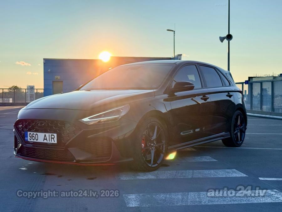 Black Hyundai i30 2023 in Tallinn, with an engine capacity of 2.00 L and mileage of 46 thousand km for 29900 €, photo 4 on AUTOMOTO.COM.LV