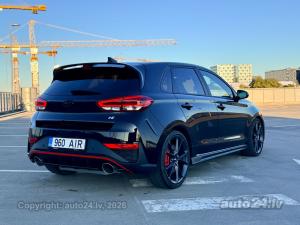 Black Hyundai i30 2023 in Tallinn, with an engine capacity of 2.00 L and mileage of 46 thousand km for 29900 €, photo 5 on AUTOMOTO.COM.LV