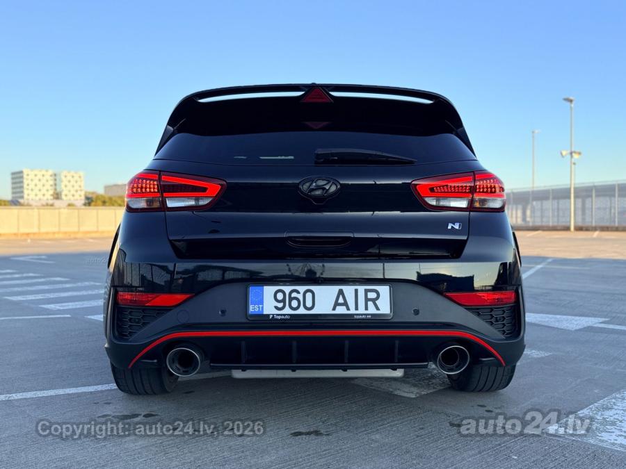 Black Hyundai i30 2023 in Tallinn, with an engine capacity of 2.00 L and mileage of 46 thousand km for 29900 €, photo 7 on AUTOMOTO.COM.LV