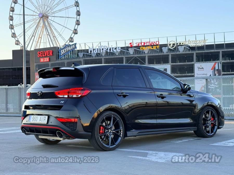 Black Hyundai i30 2023 in Tallinn, with an engine capacity of 2.00 L and mileage of 46 thousand km for 29900 €, photo 8 on AUTOMOTO.COM.LV
