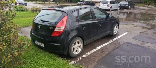 Hyundai i30 2008 Jelgava vietnÄ Melns Hyundai i30 2008 Jelgava, ar dzinÄja tilpumu 1.40 L un nobraukumu 119 tÅ«kst. km par 1400 ā¬, foto 3 vietnÄ AUTOMOTO.COM.LV