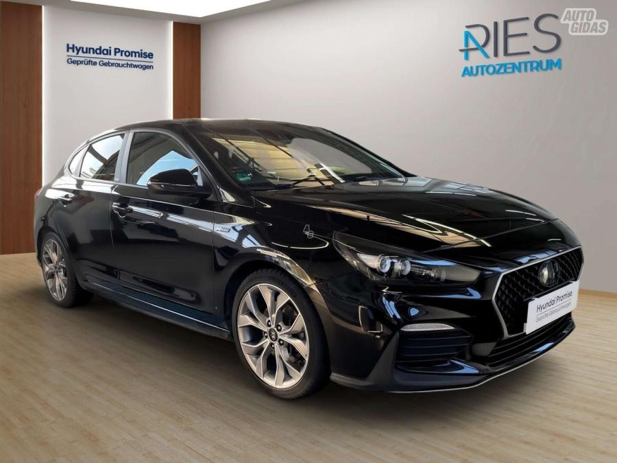 Black Hyundai i30 2019 in Kaunas, with an engine capacity of 1.40 L and mileage of 44 thousand km for 22390 €, photo 2 on AUTOMOTO.COM.LV
