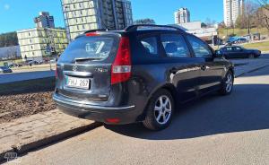 Black Hyundai i30 2008 in Vilnius, with an engine capacity of 1.60 L and mileage of 280 thousand km for 1400 €, photo 3 on AUTOMOTO.COM.LV