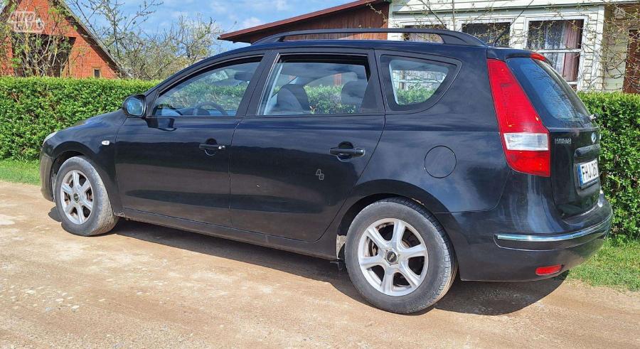 Black Hyundai i30 2008 in Vilnius, with an engine capacity of 1.60 L and mileage of 280 thousand km for 1400 €, photo 4 on AUTOMOTO.COM.LV