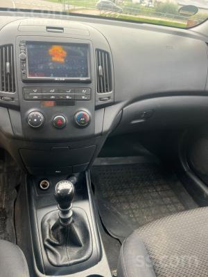 Melns Hyundai i30 2008 Tukums, ar dzinēja tilpumu 1.60 L un nobraukumu 254 tūkst. km par 2700 €, foto 10 vietnē AUTOMOTO.COM.LV