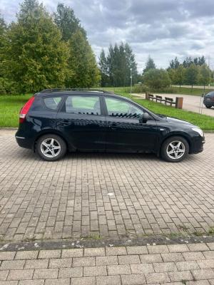 Melns Hyundai i30 2008 Tukums, ar dzinēja tilpumu 1.60 L un nobraukumu 254 tūkst. km par 2700 €, foto  vietnē AUTOMOTO.COM.LV