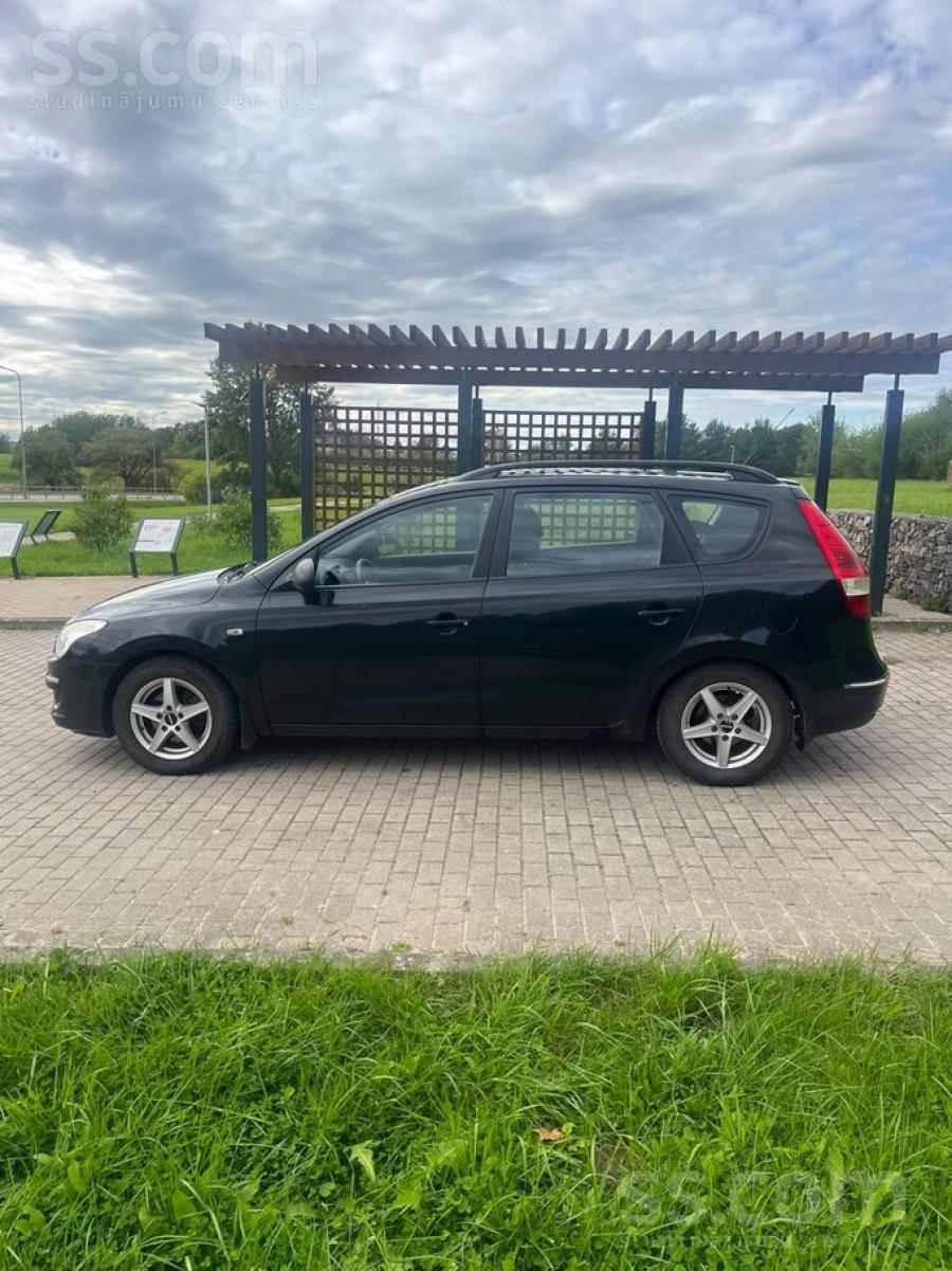 Black Hyundai i30 2008 in Tukums, with an engine capacity of 1.60 L and mileage of 254 thousand km for 2700 €, photo 5 on AUTOMOTO.COM.LV