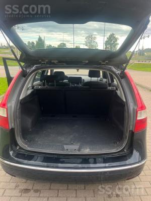 Black Hyundai i30 2008 in Tukums, with an engine capacity of 1.60 L and mileage of 254 thousand km for 2700 €, photo 6 on AUTOMOTO.COM.LV