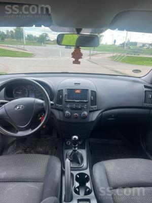 Black Hyundai i30 2008 in Tukums, with an engine capacity of 1.60 L and mileage of 254 thousand km for 2700 €, photo 7 on AUTOMOTO.COM.LV