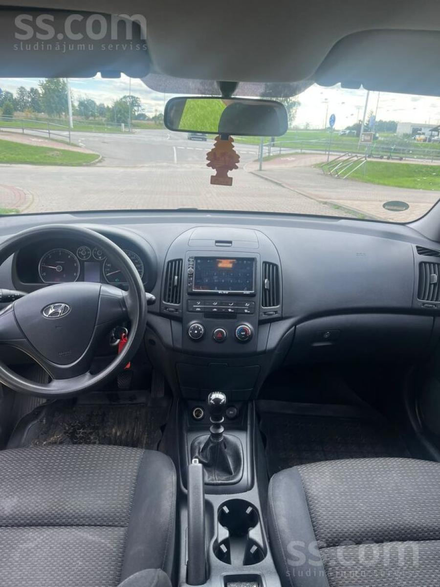 Black Hyundai i30 2008 in Tukums, with an engine capacity of 1.60 L and mileage of 254 thousand km for 2700 €, photo 7 on AUTOMOTO.COM.LV